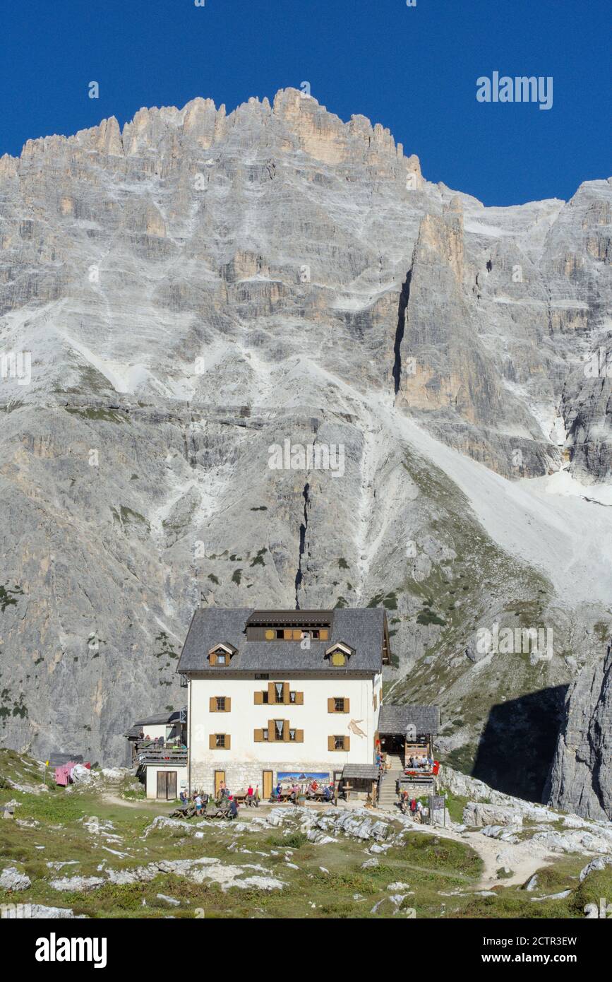 Rifugio tre cime Banque de photographies et d’images à haute résolution ...