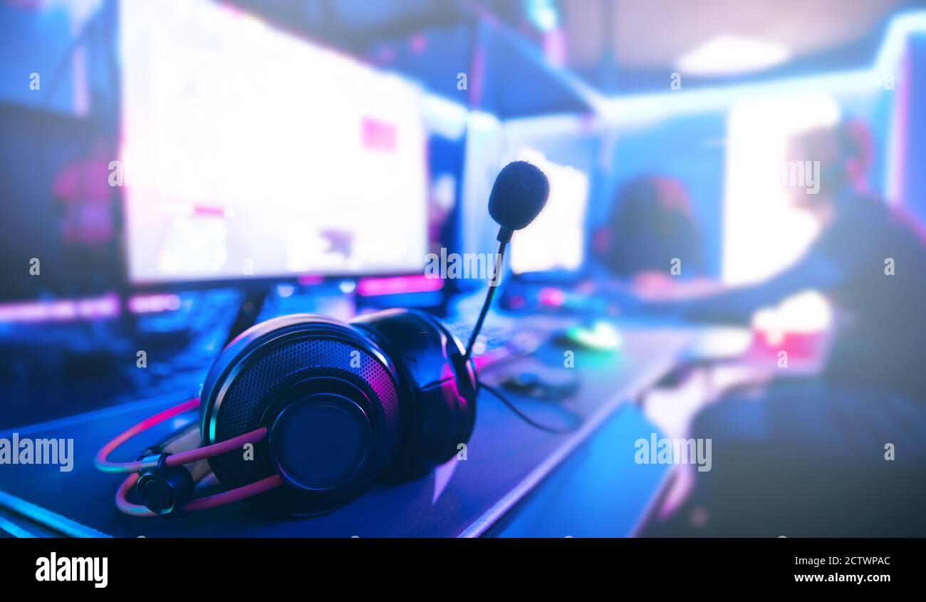 Espace de travail de gamer d'ordinateur pour nouveau jeu souris et ...