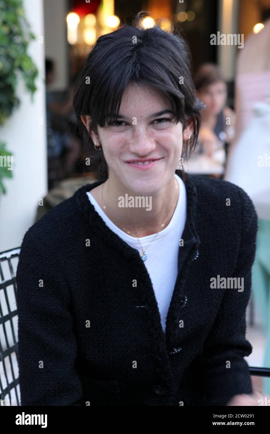 Suzanne lindon sandrine kiberlain Banque de photographies et d’images à ...