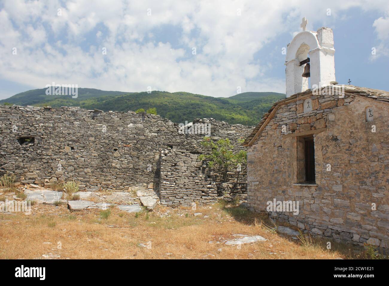 Chapelle de village de montagne Banque de photographies et d’images à ...