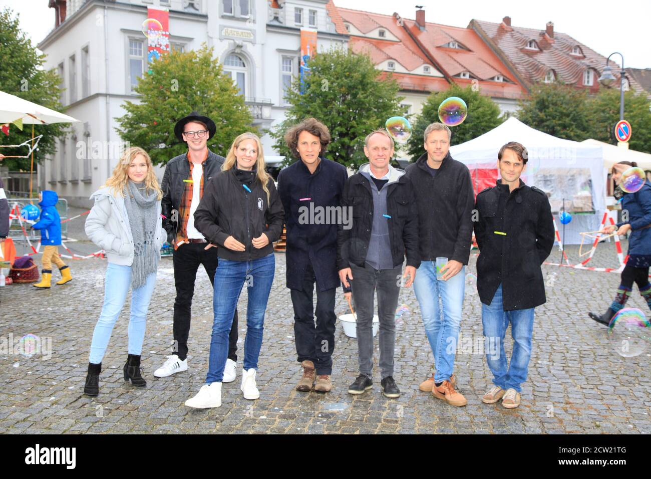 Clara Valerie,Johannes Schöne, Dota Kehr,Felix Meyer,Norbert Leisegang ...