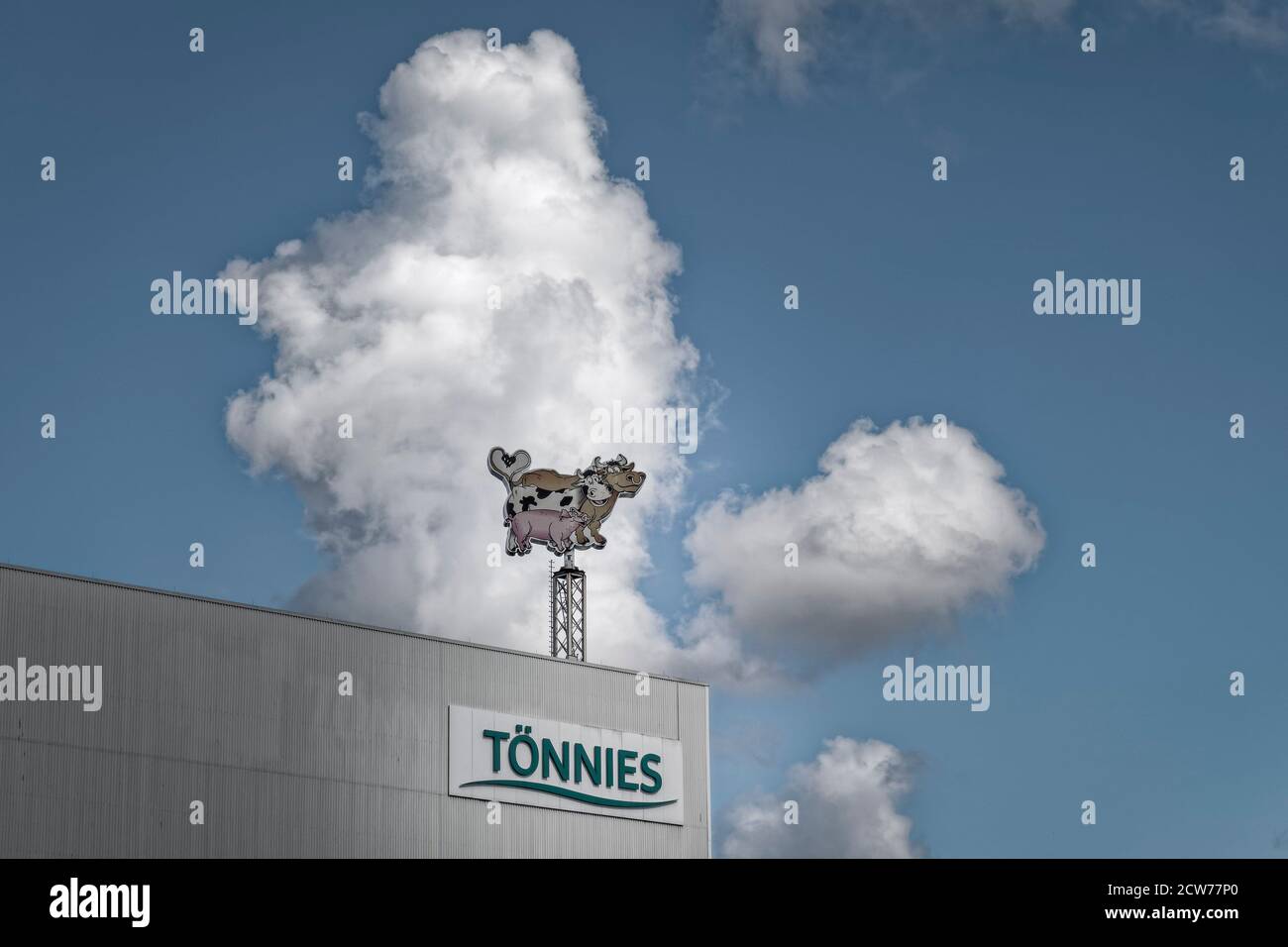 Tonnies tenant Banque de photographies et d’images à haute résolution ...