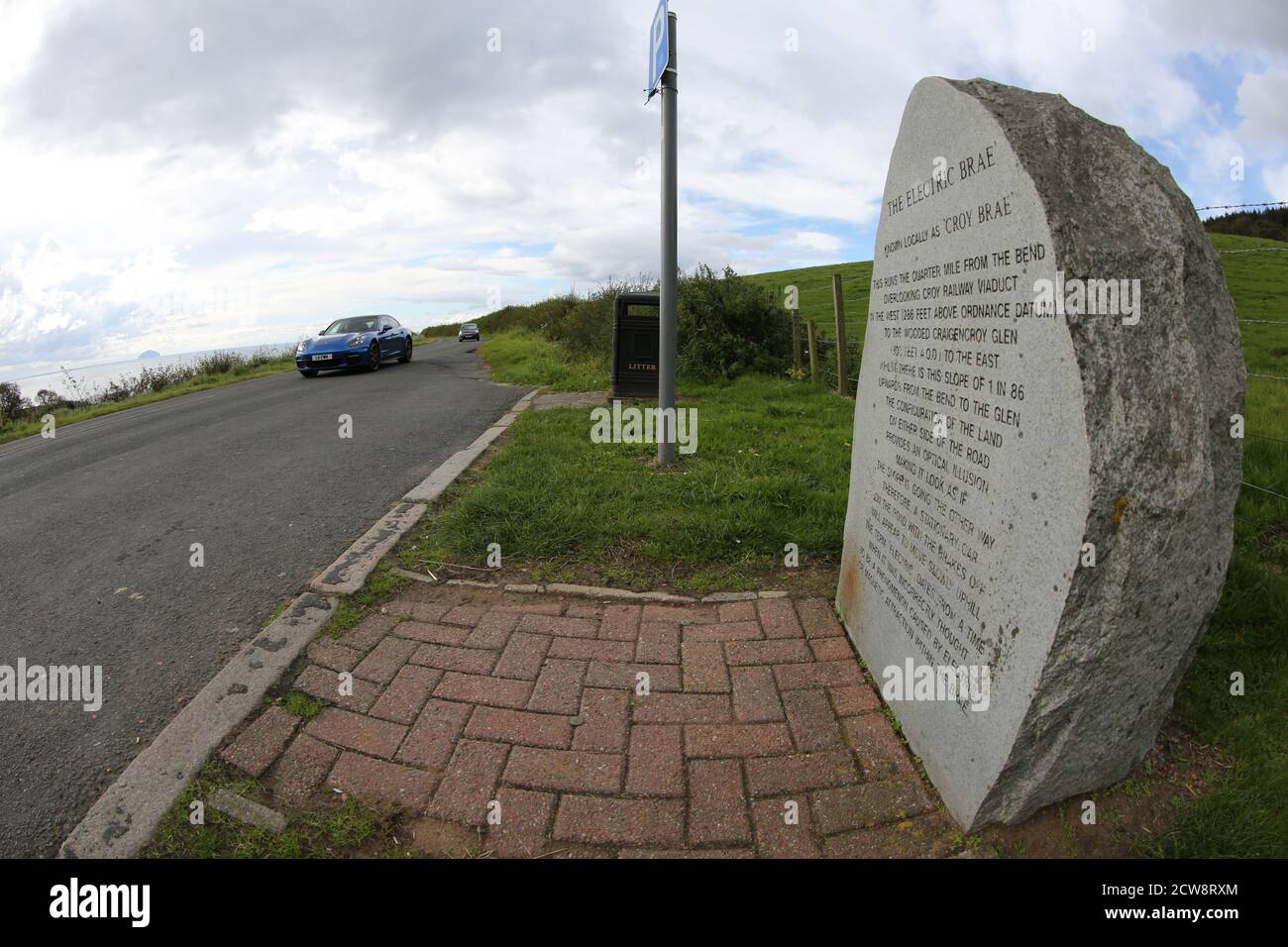 Croy, Ayrshire, Écosse, Royaume-Uni, Stone cairn in layby à la Brae ...