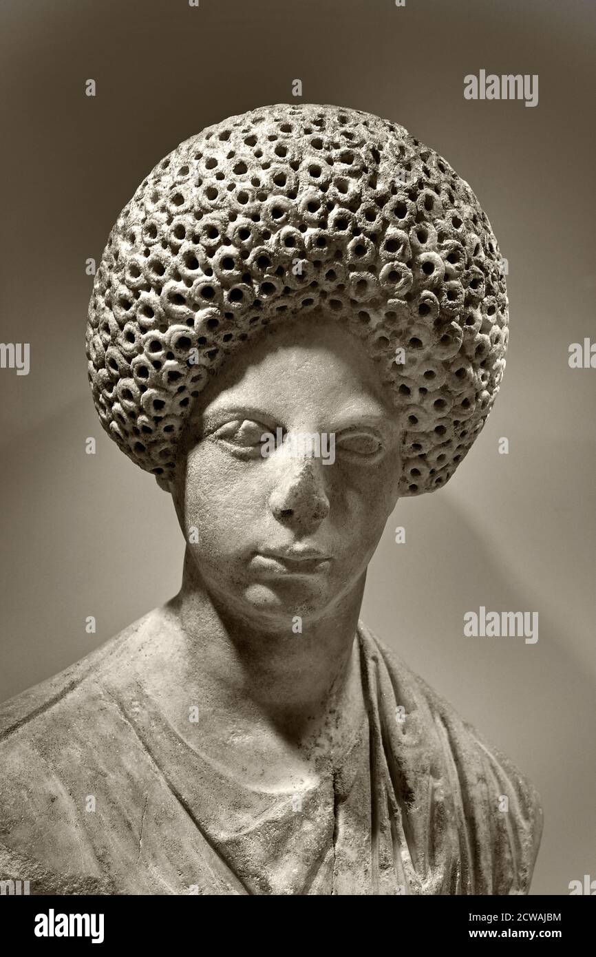 Coiffure à la titus Banque de photographies et d’images à haute résolution - Alamy