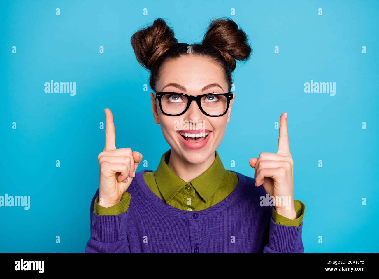 Gros plan portrait de sa belle elle belle intelligente intelligente ...