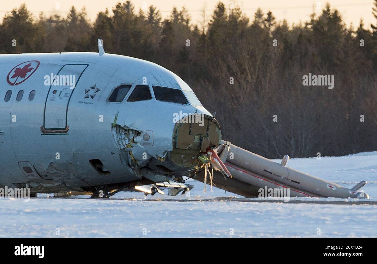 Airbus a320 nose landing gear Banque de photographies et d’images à ...
