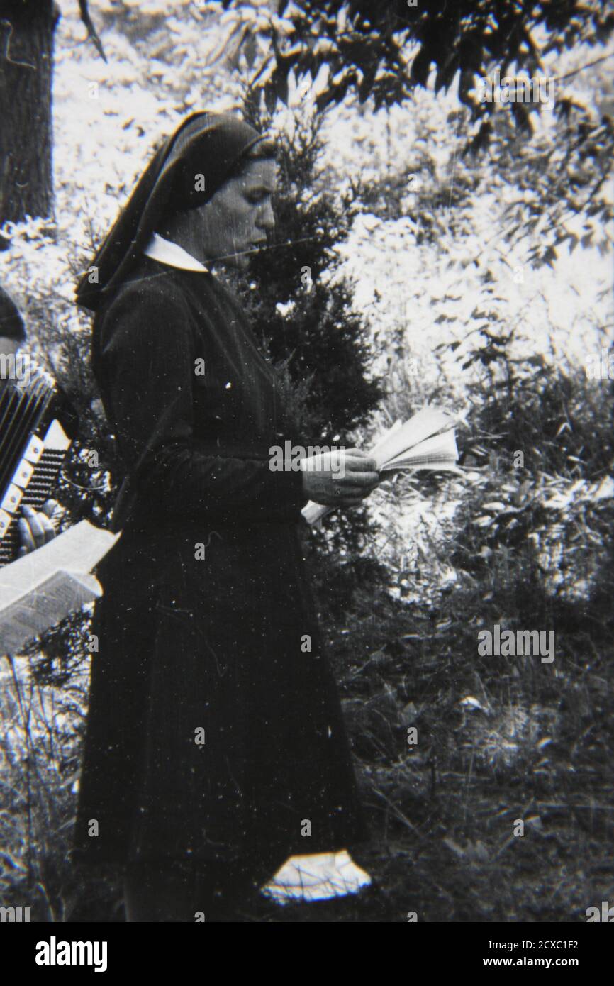 Une vraie nonne Banque de photographies et d’images à haute résolution ...