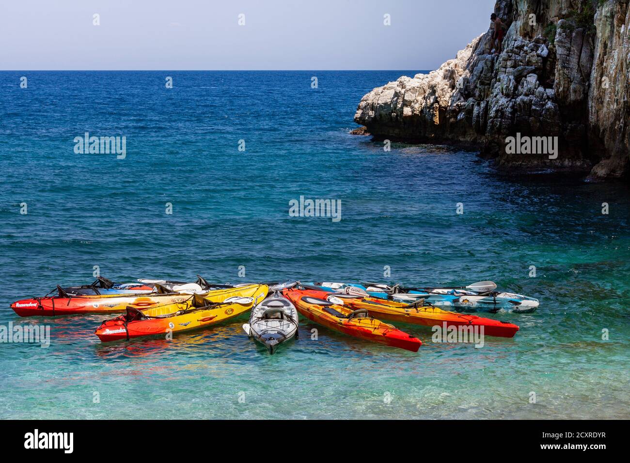Plages de Grèce, canoës garés à la plage de Fakistra, quartier de Volos ...