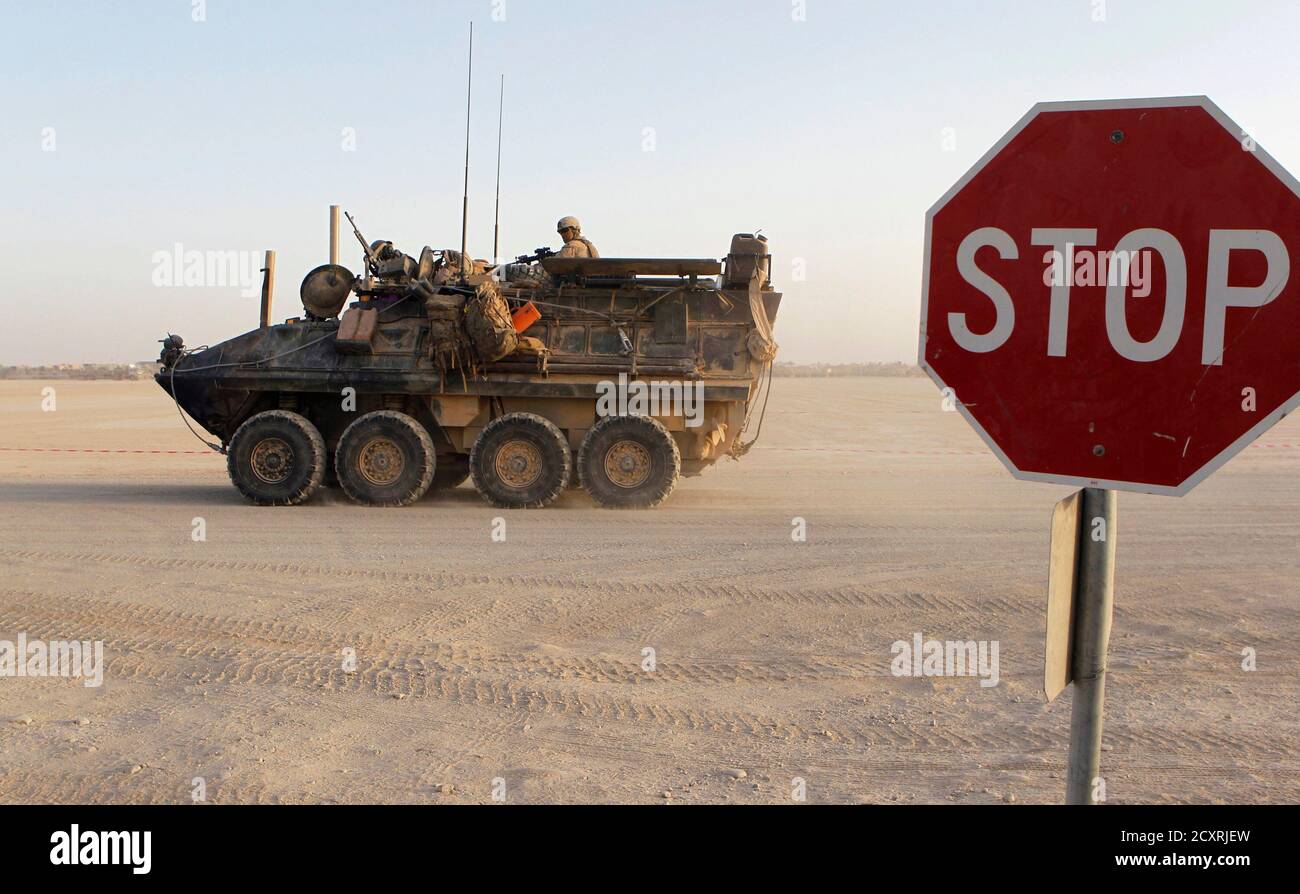 Panneau de signalisation militaire Banque de photographies et d’images ...