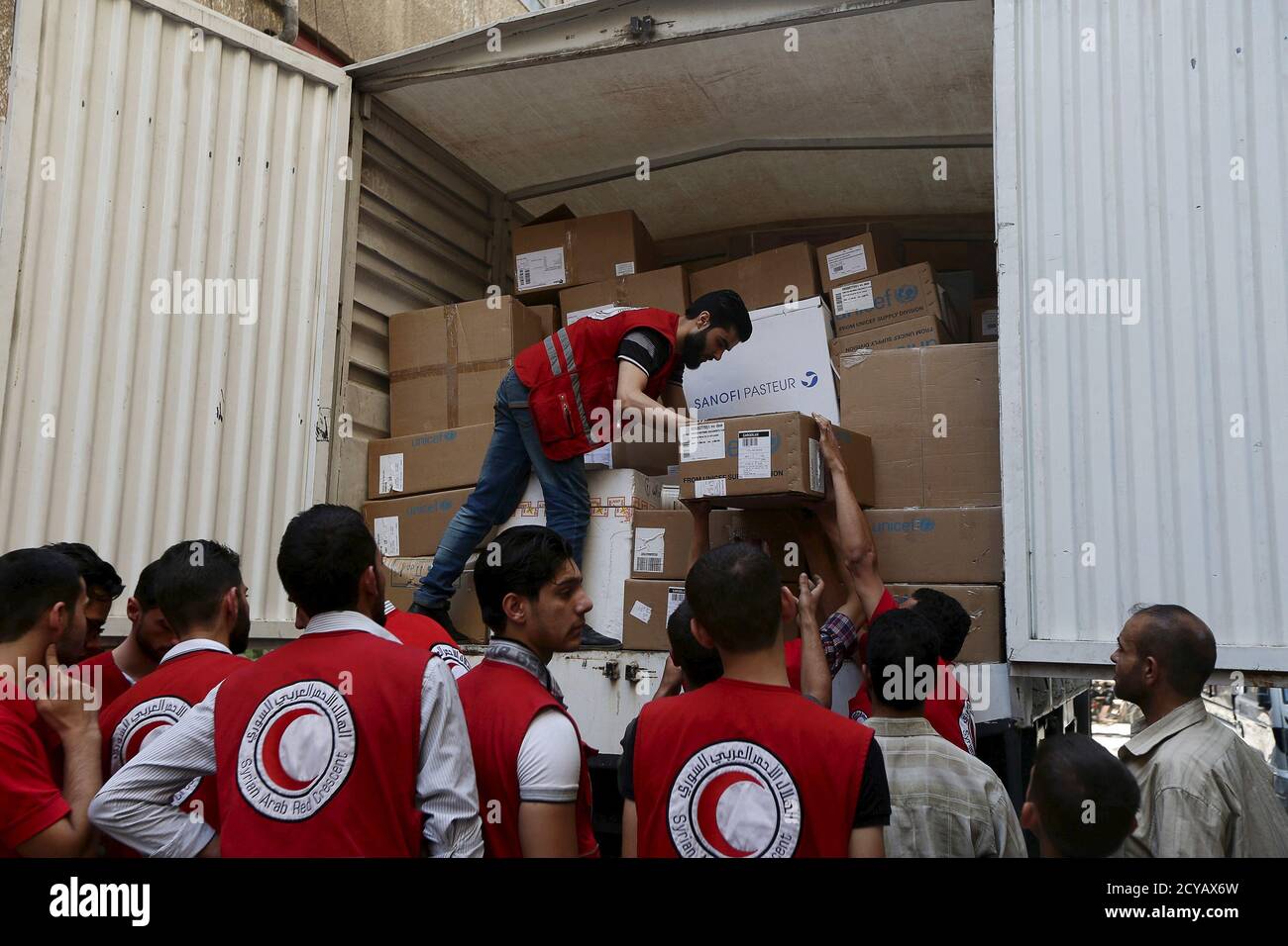 Croissant Rouge Arabe Banque d'image et photos - Alamy