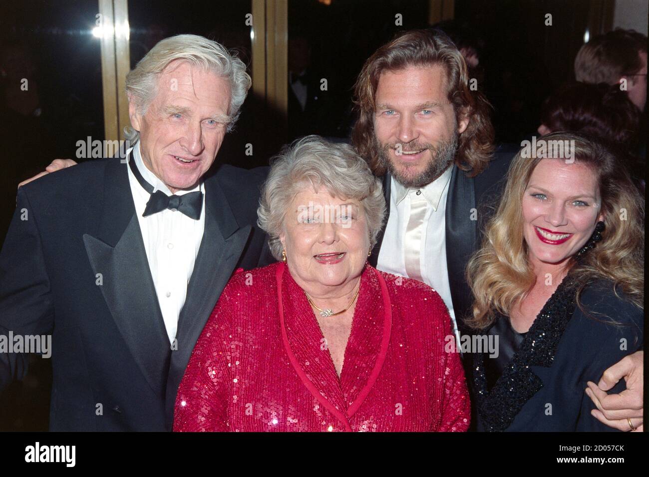 ARCHIVE: LOS ANGELES, CA. 28 avril 1994 : acteurs Lloyd Bridges et Jeff Bridges & Wives à la ...
