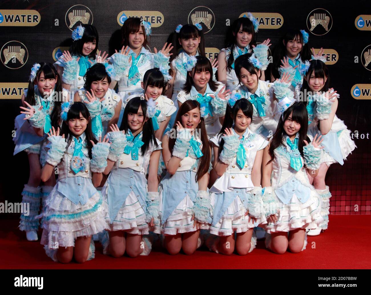 Members Japanese Idol Group Akb48 Banque d'image et photos - Alamy