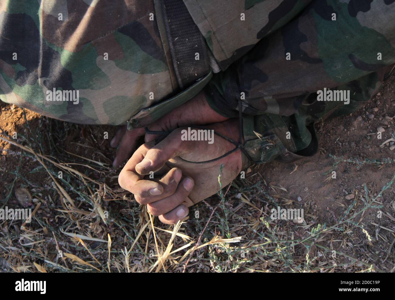 Militaire menotter au sol Banque de photographies et d’images à haute ...