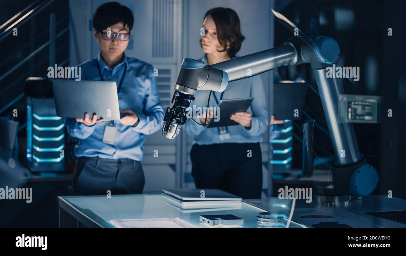 Robotic arm man Banque de photographies et d’images à haute résolution ...