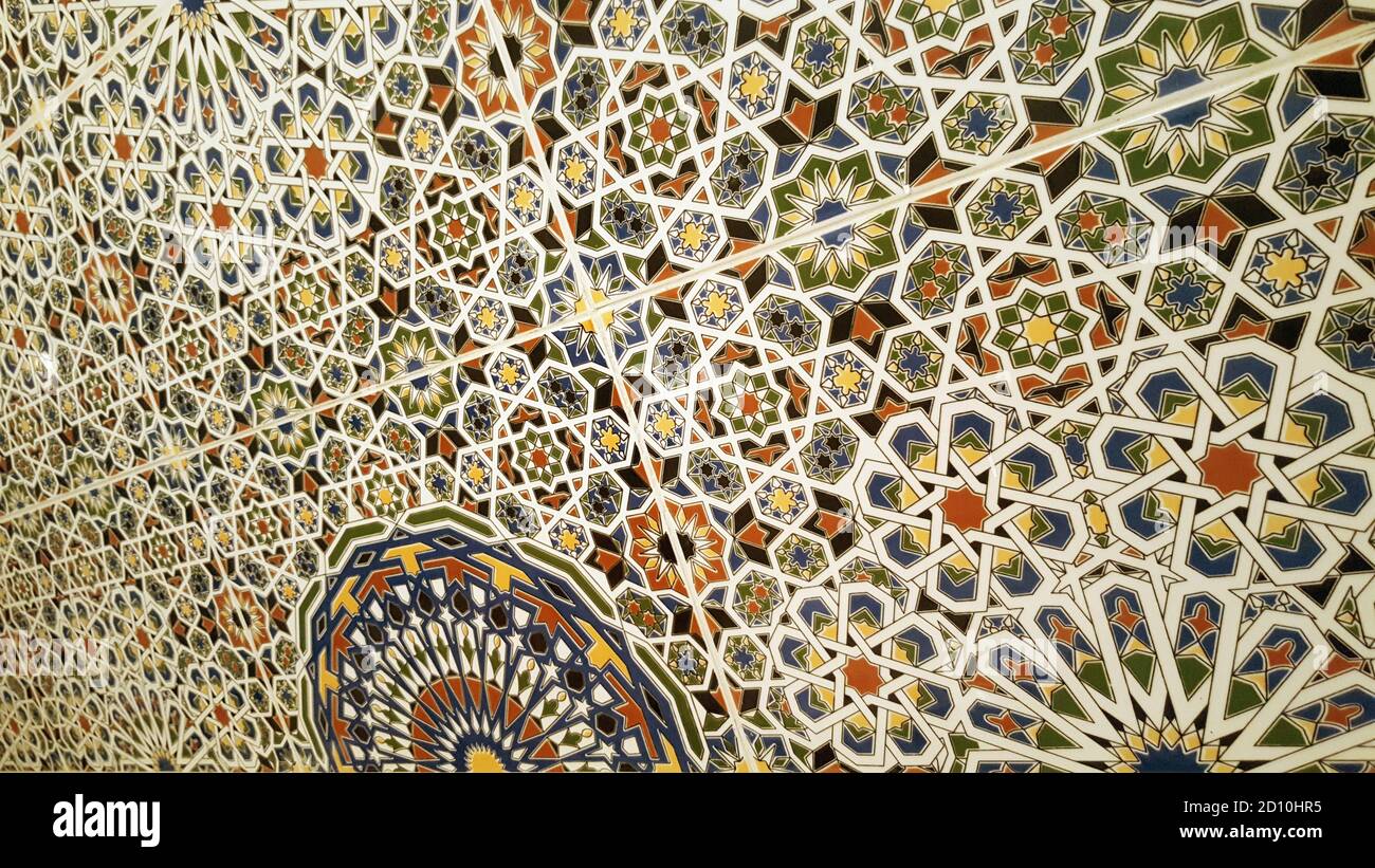Vieux carrelage traditionnel marocain zellije, mur en céramique zellije ...