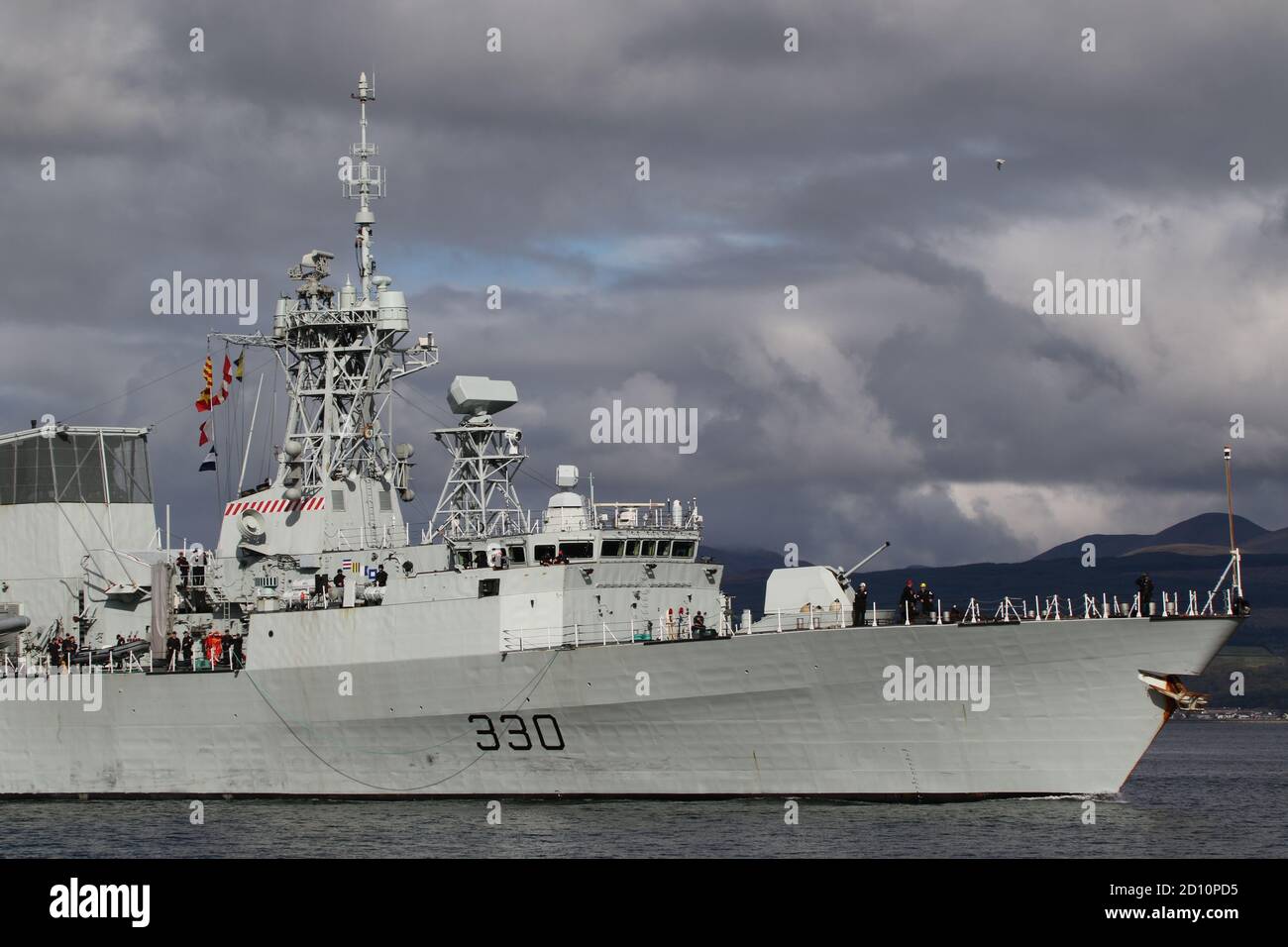 Canadian navy frigate hmcs halifax ffh 330 Banque de photographies et d ...
