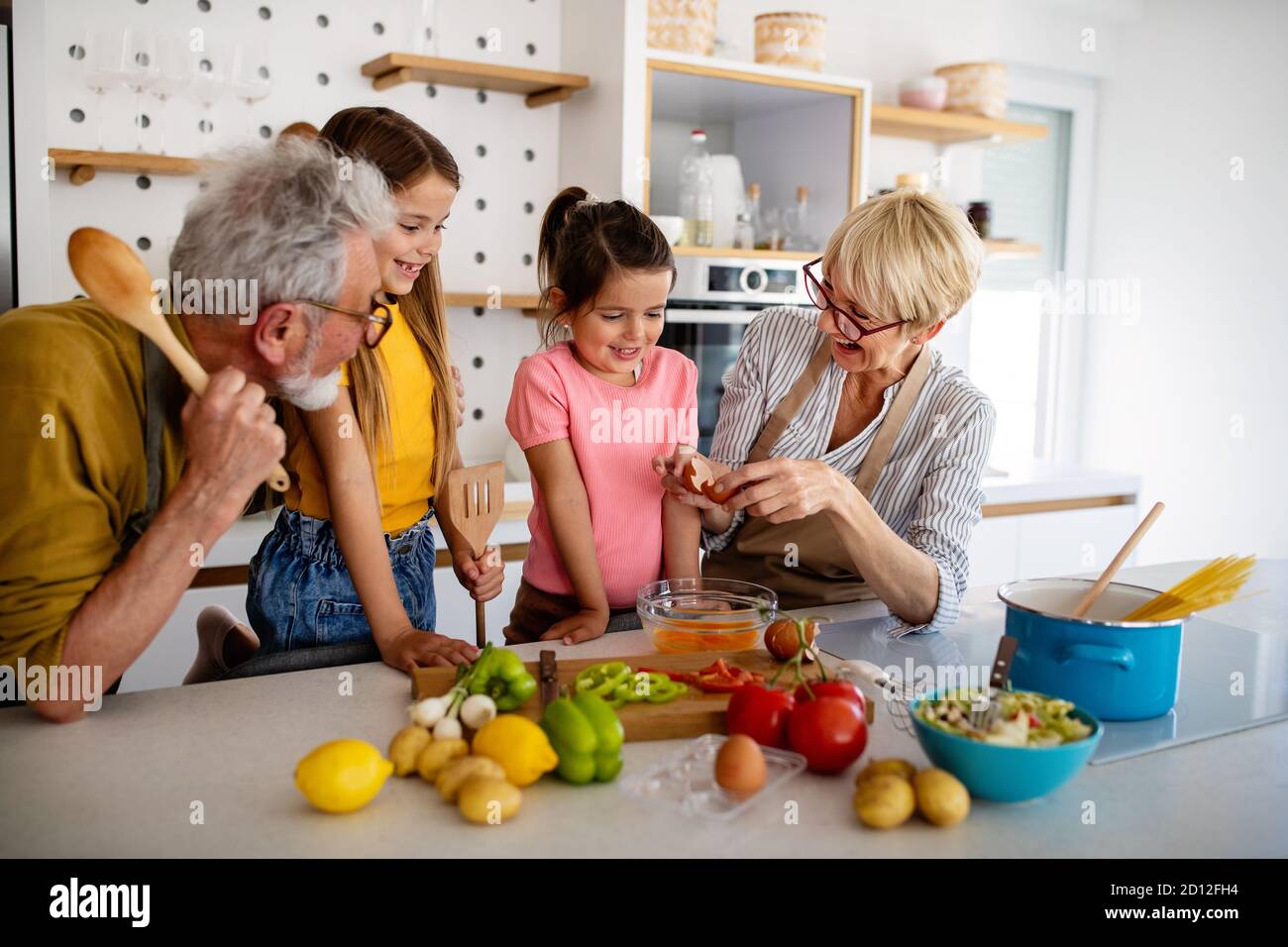 Enfants parents grands parents Banque de photographies et d’images à ...