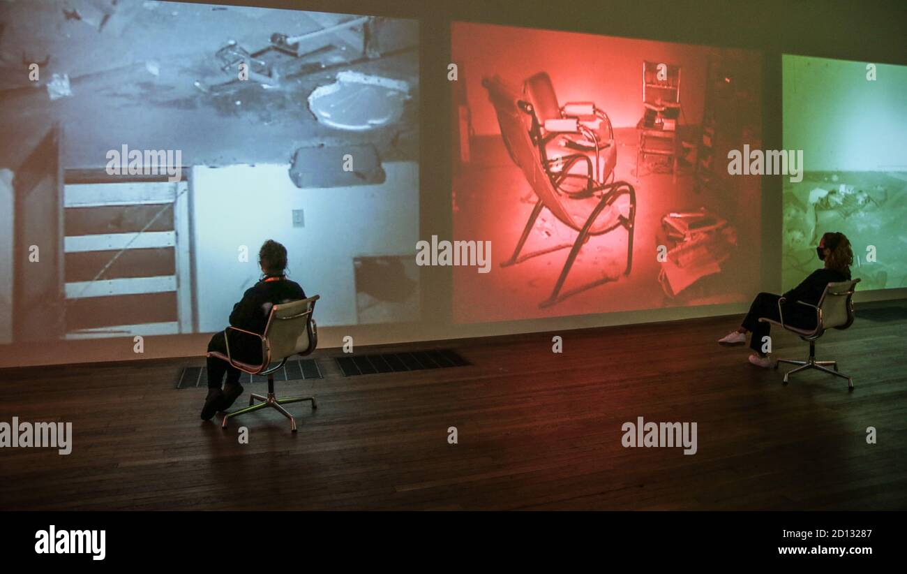 Mapping the studio bruce nauman Banque de photographies et d’images à ...