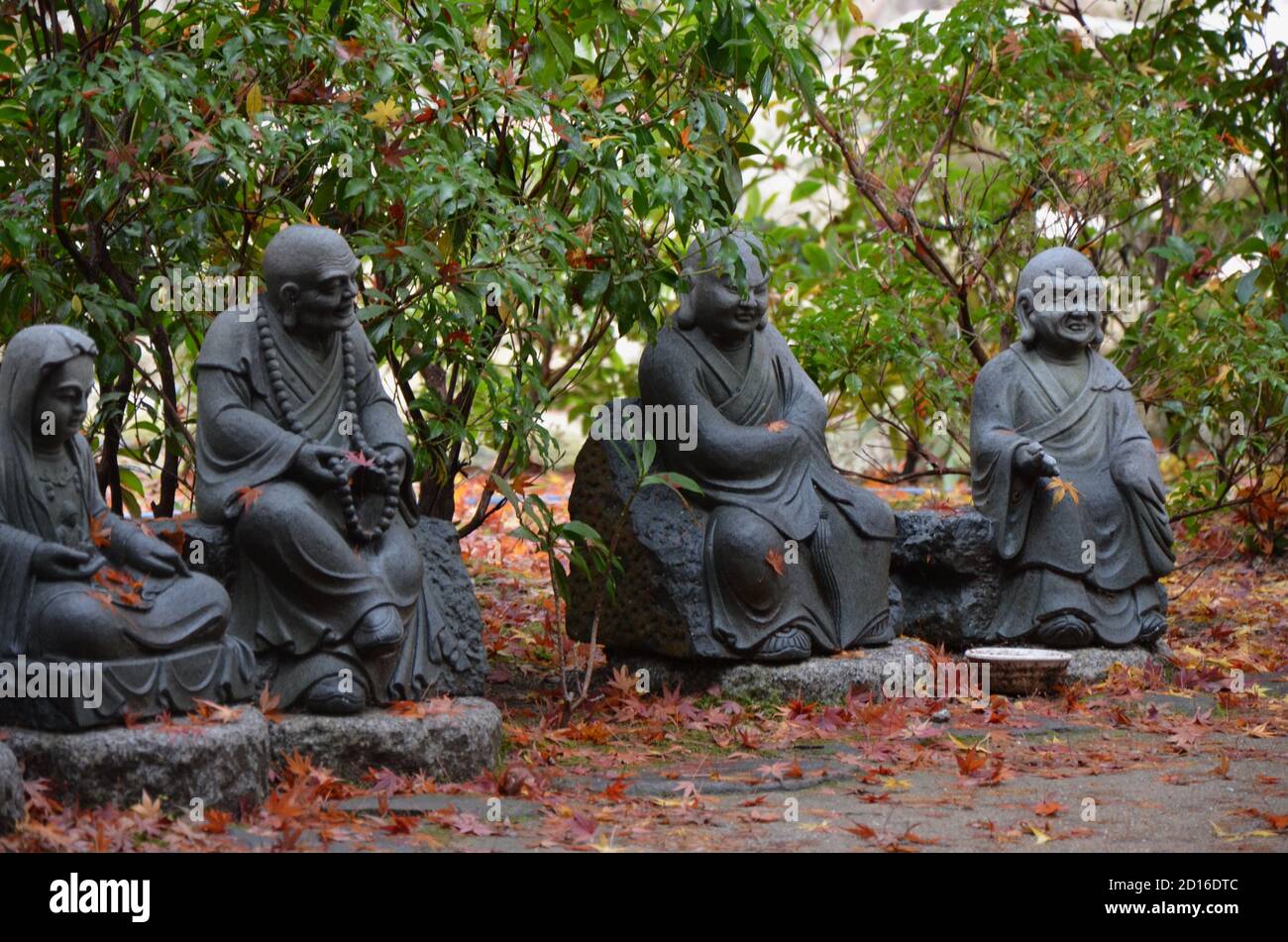 Statues de moine de pierre Banque d'image et photos - Alamy