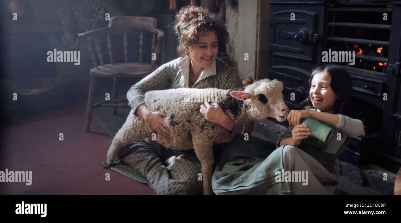 ENOLA HOLMES, de gauche à droite : Helena Bonham carter as Eudoria Holmes, Sofia Stavrinou as ...