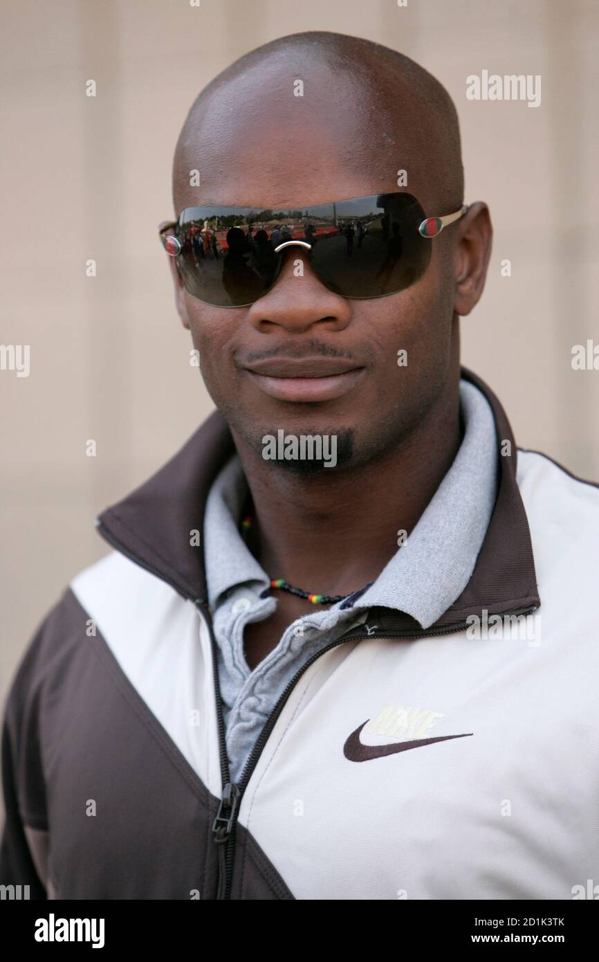 Jamaican sprinter asafa powell Banque de photographies et d’images à ...
