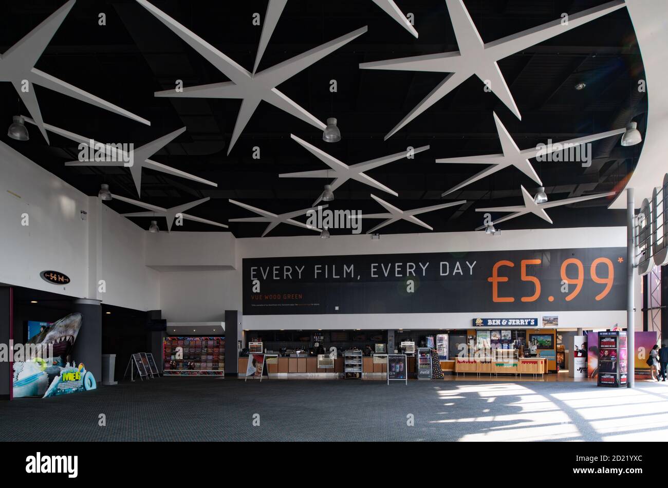 Cinema foyer Banque de photographies et d’images à haute résolution - Alamy