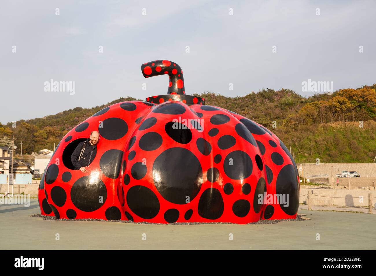 Yayoi kusama pumpkin Banque de photographies et d’images à haute ...