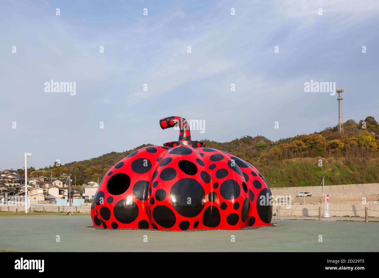 Yayoi kusama pumpkin Banque de photographies et d’images à haute ...