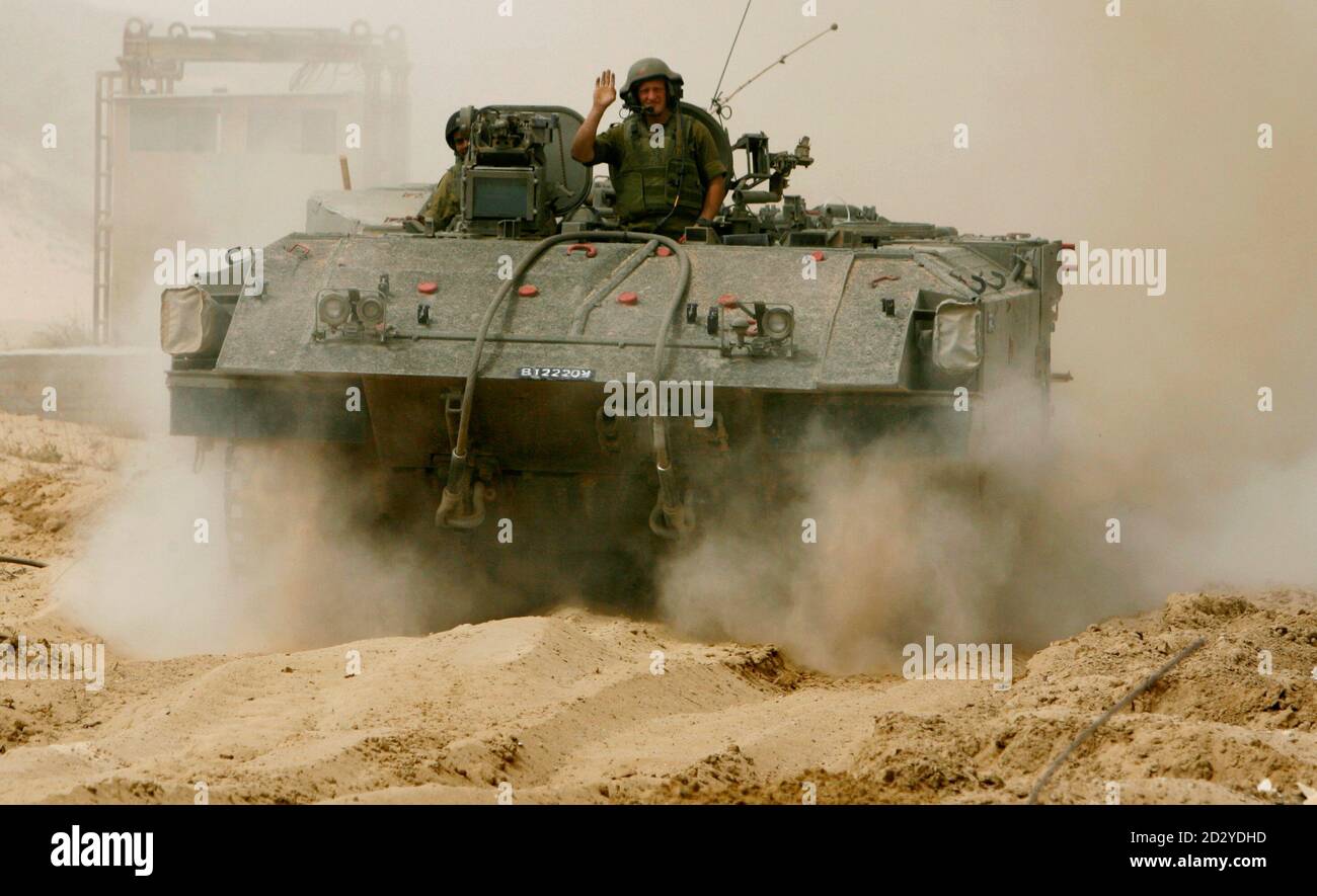 Israeli armoured personnel carrier apc Banque de photographies et d ...