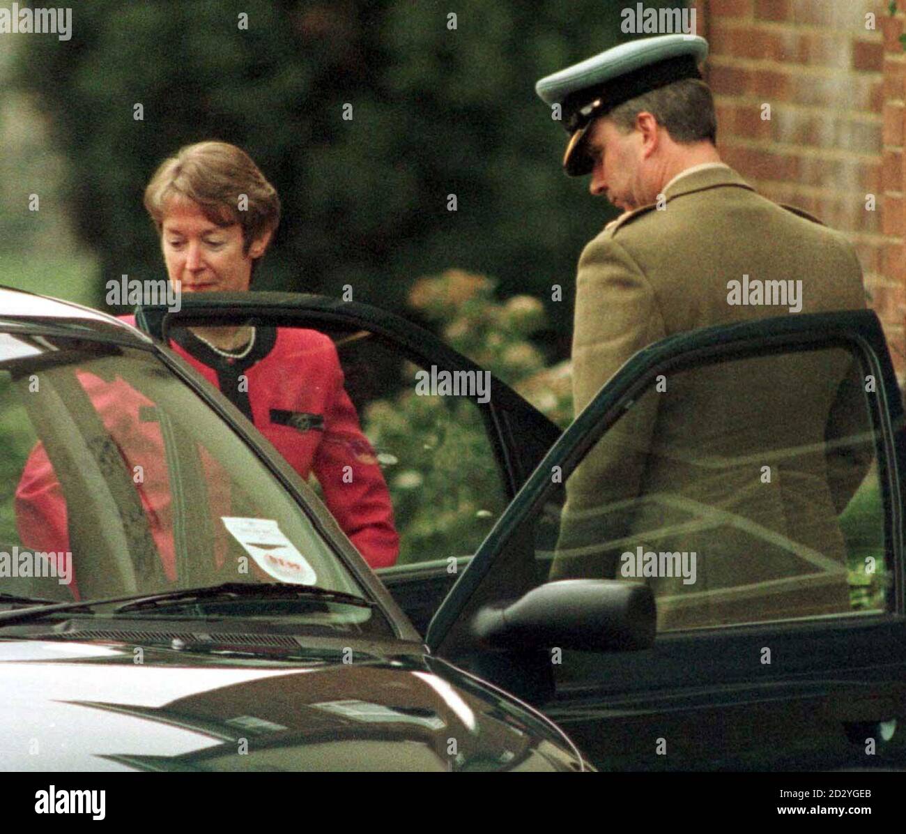 Le lieutenant-colonel Keith Pople et sa femme Brenda quittent aujourd ...