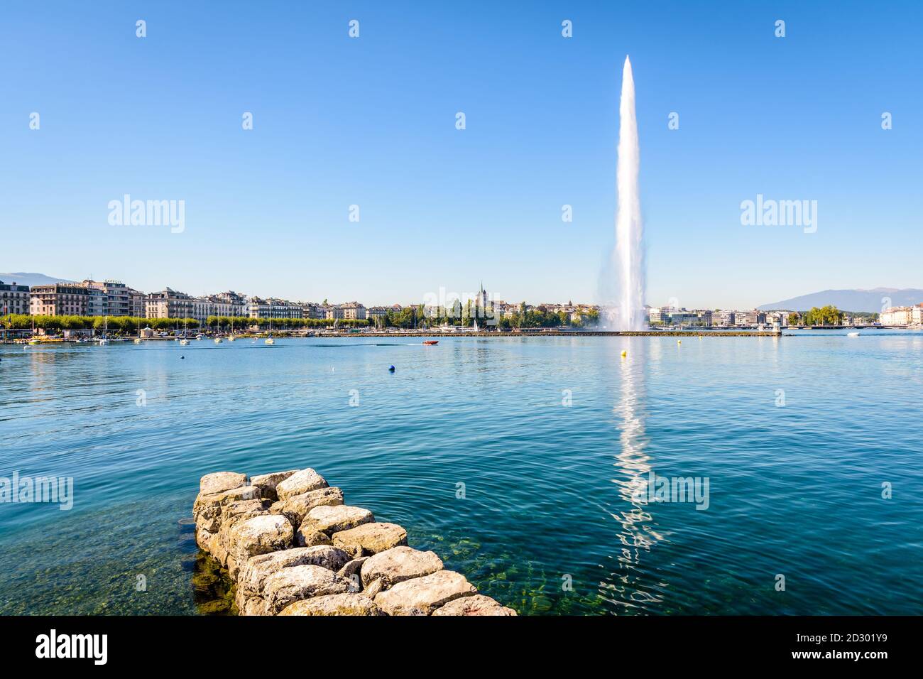 La ville et la baie de Genève, en Suisse, sur le lac Léman avec la ...
