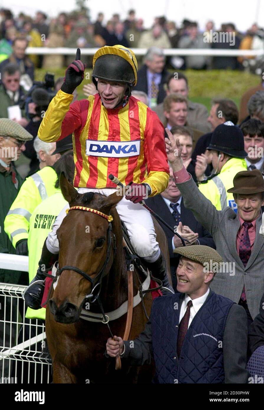 Jockey adrian maguire cheval gagnant Banque de photographies et d ...