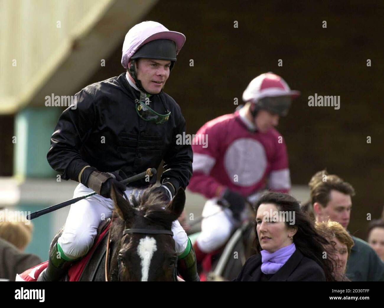 Cheval Paris Pike, monté par le jockey Adrian Maguire, vainqueur du ...