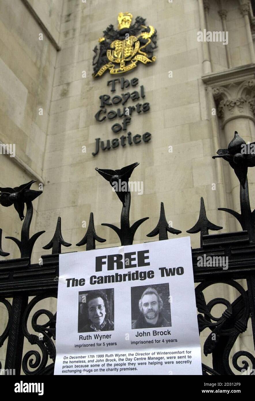 Une affiche devant la haute Cour de Londres, devant les appels de l ...