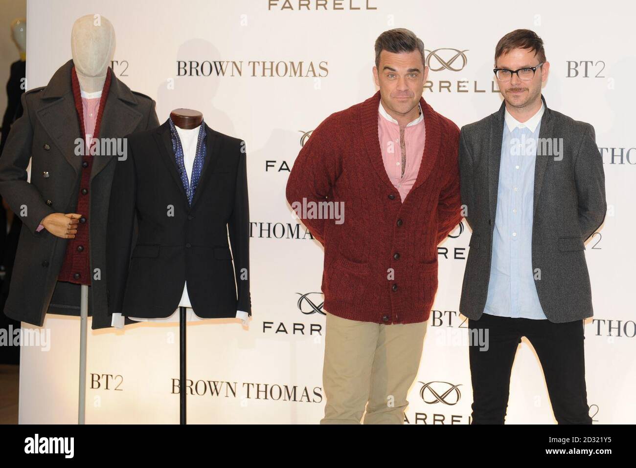 Chanteur robbie williams et ben dickens Banque de photographies et d ...