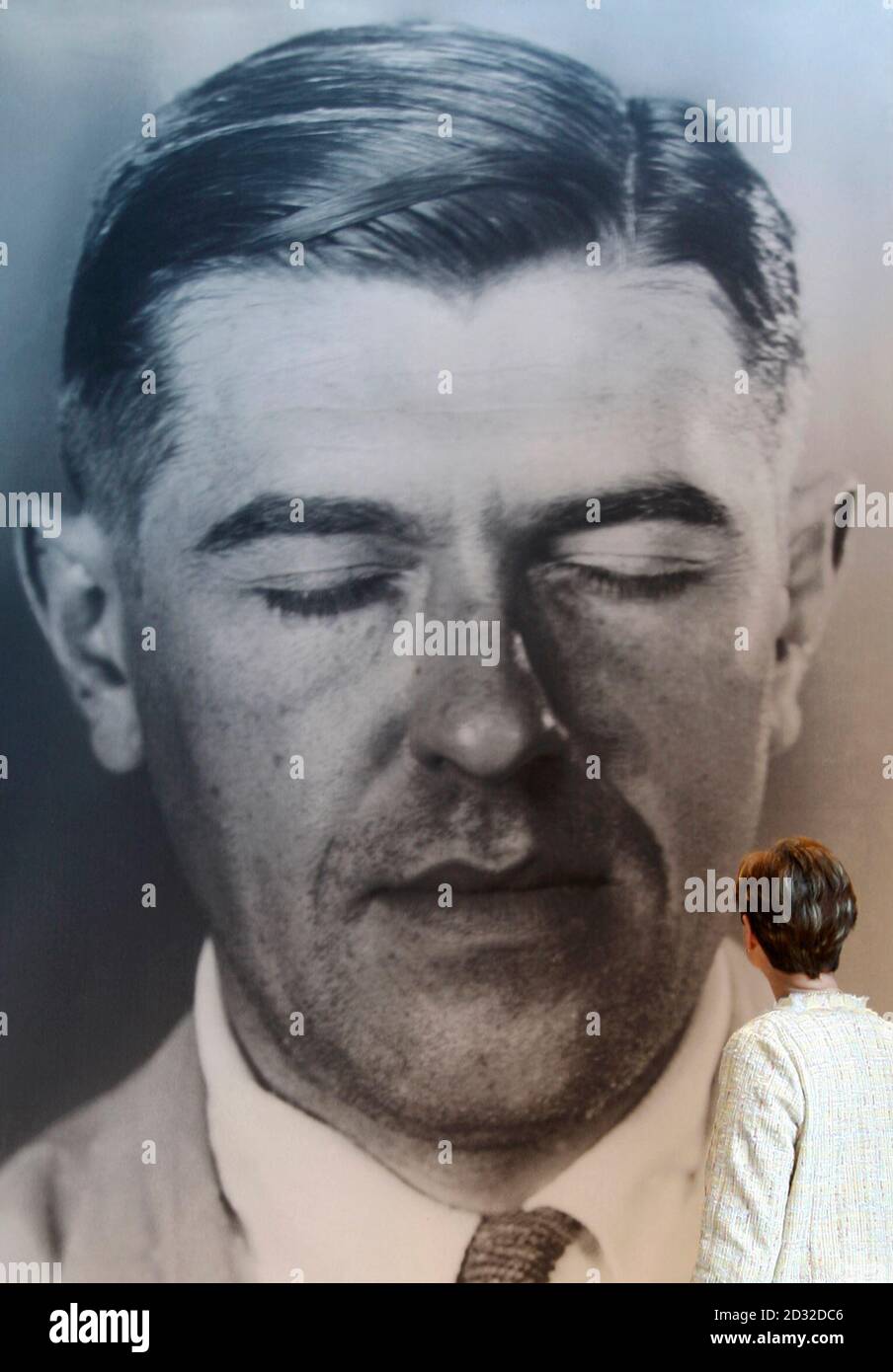 Rene Magritte Portrait Banque d'image et photos - Alamy