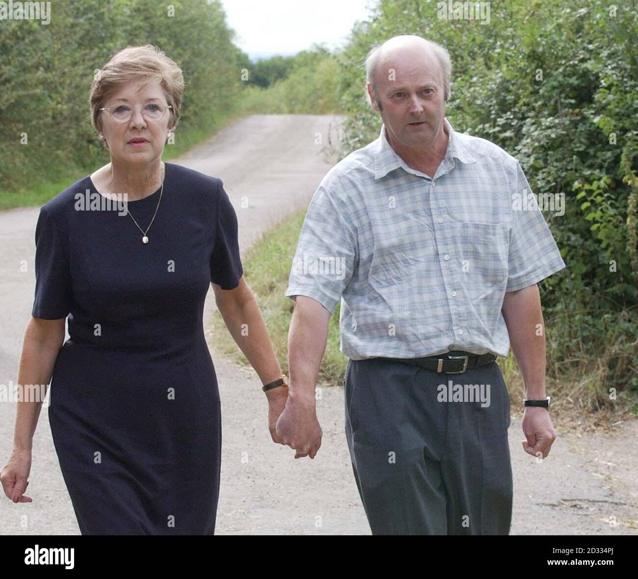 Sheila Cook, mère de la jeune fille disparue Genette Tate, avec son ...