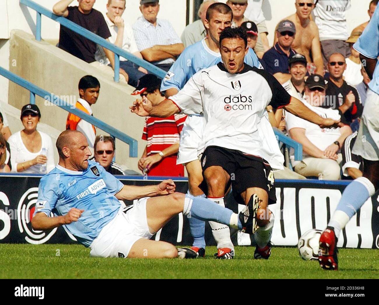 Action contre danny tiatto manchester city Banque de photographies et d ...