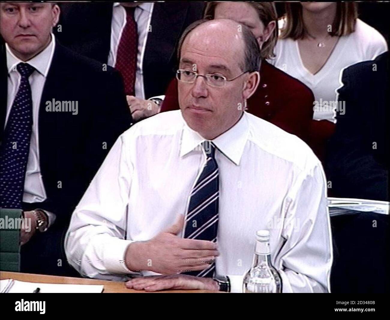 James Crosby, directeur général de la Halifax Bank of Scotland devant ...