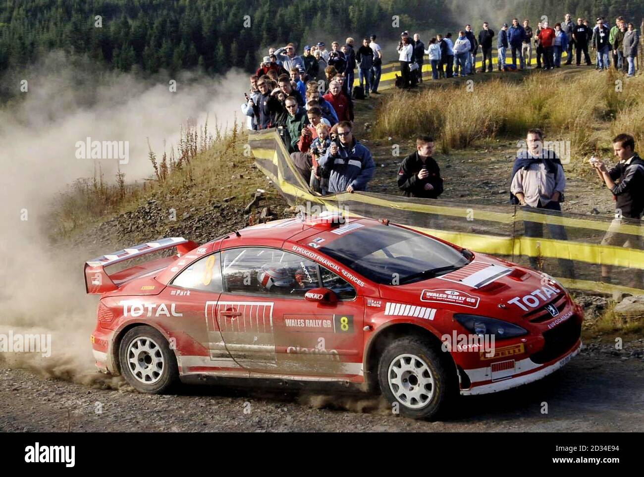 La Peugeot 307 conduite par Markko Martin avec le co-pilote Michael ...