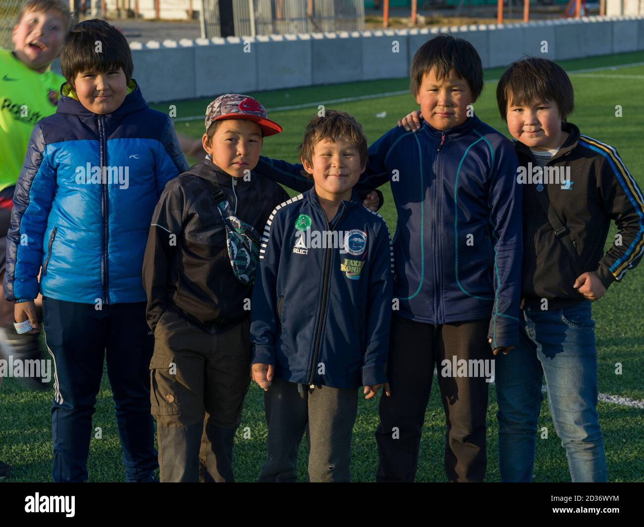 Inuit children Banque de photographies et d’images à haute résolution ...