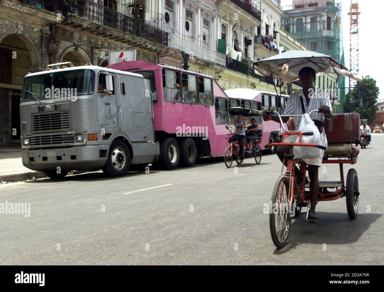 Camel bus cuba Banque de photographies et d’images à haute résolution ...