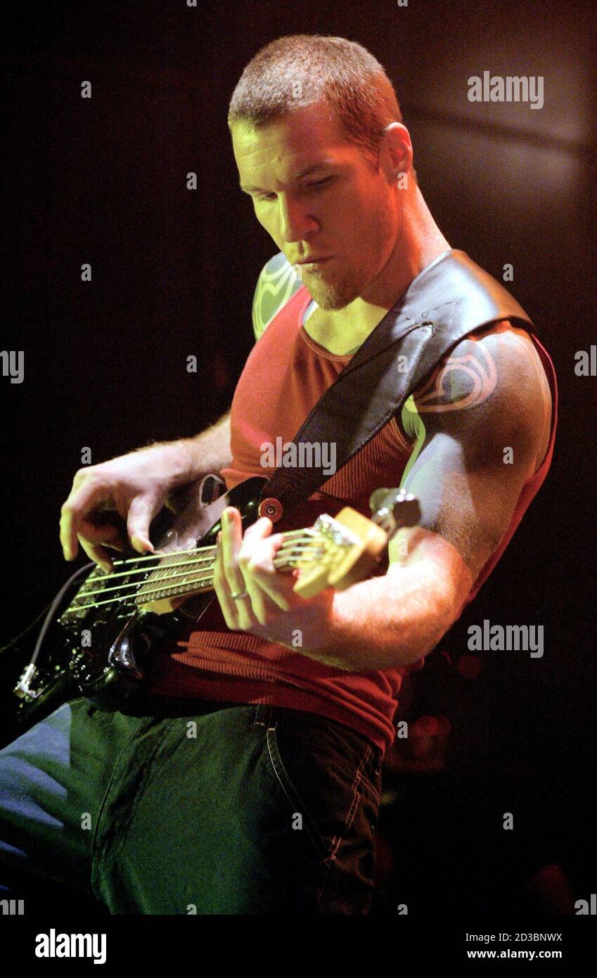 Rage against machine bassist tim Banque de photographies et d’images à ...