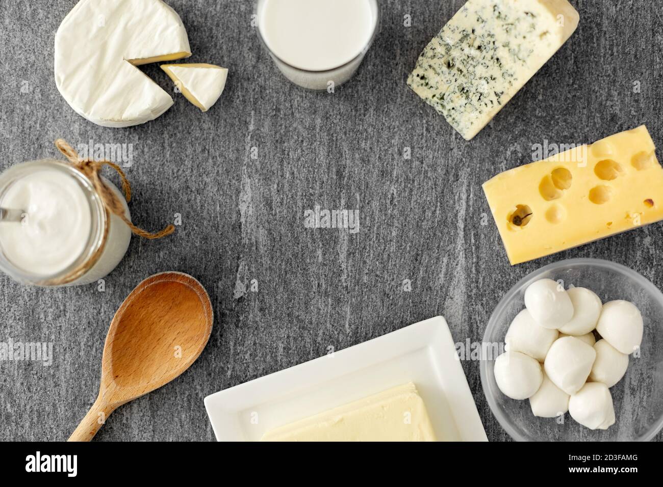 différents types de fromage, lait, yaourt et beurre Photo Stock - Alamy