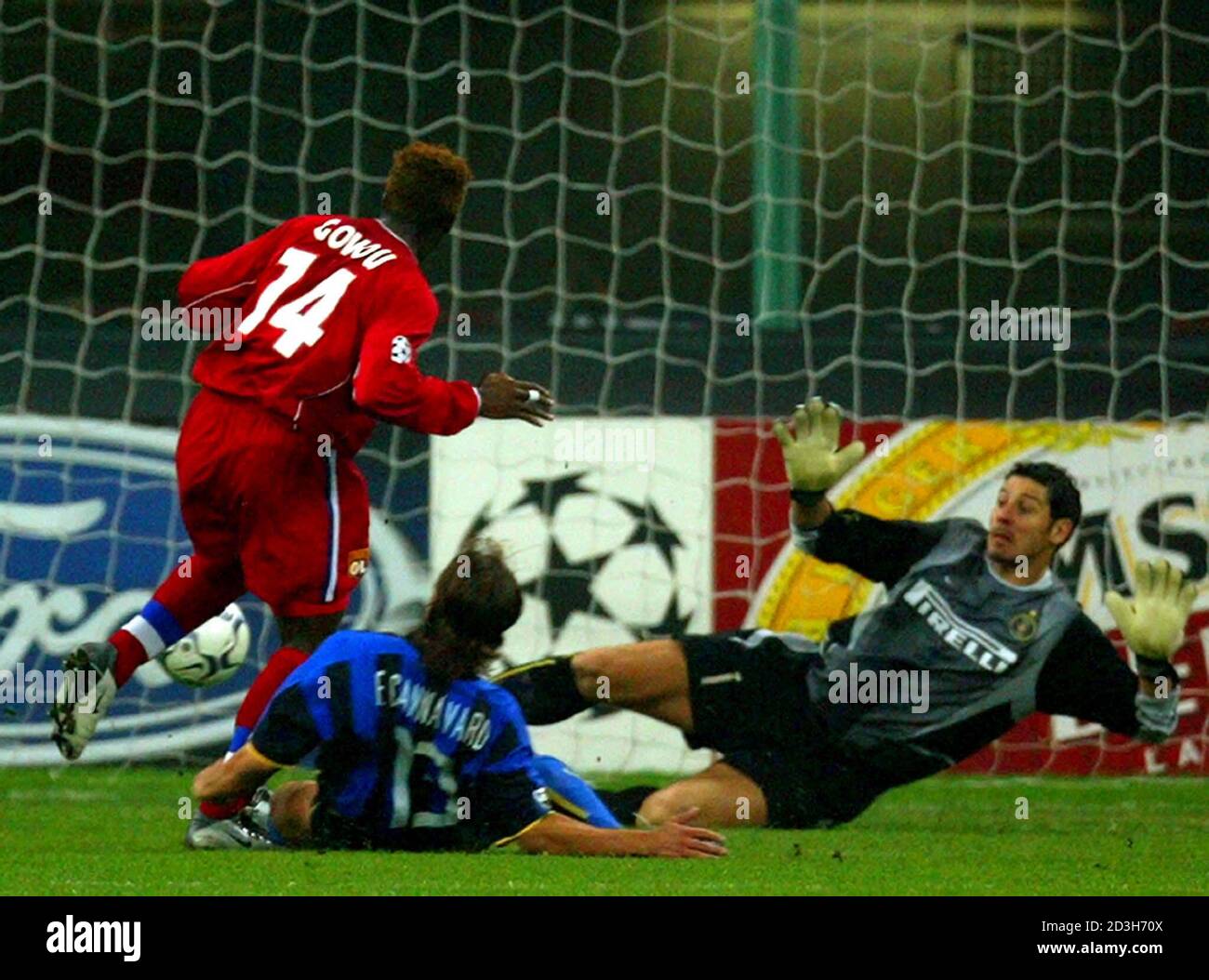 Inter milan goalkeeper francesco toldo Banque de photographies et d ...