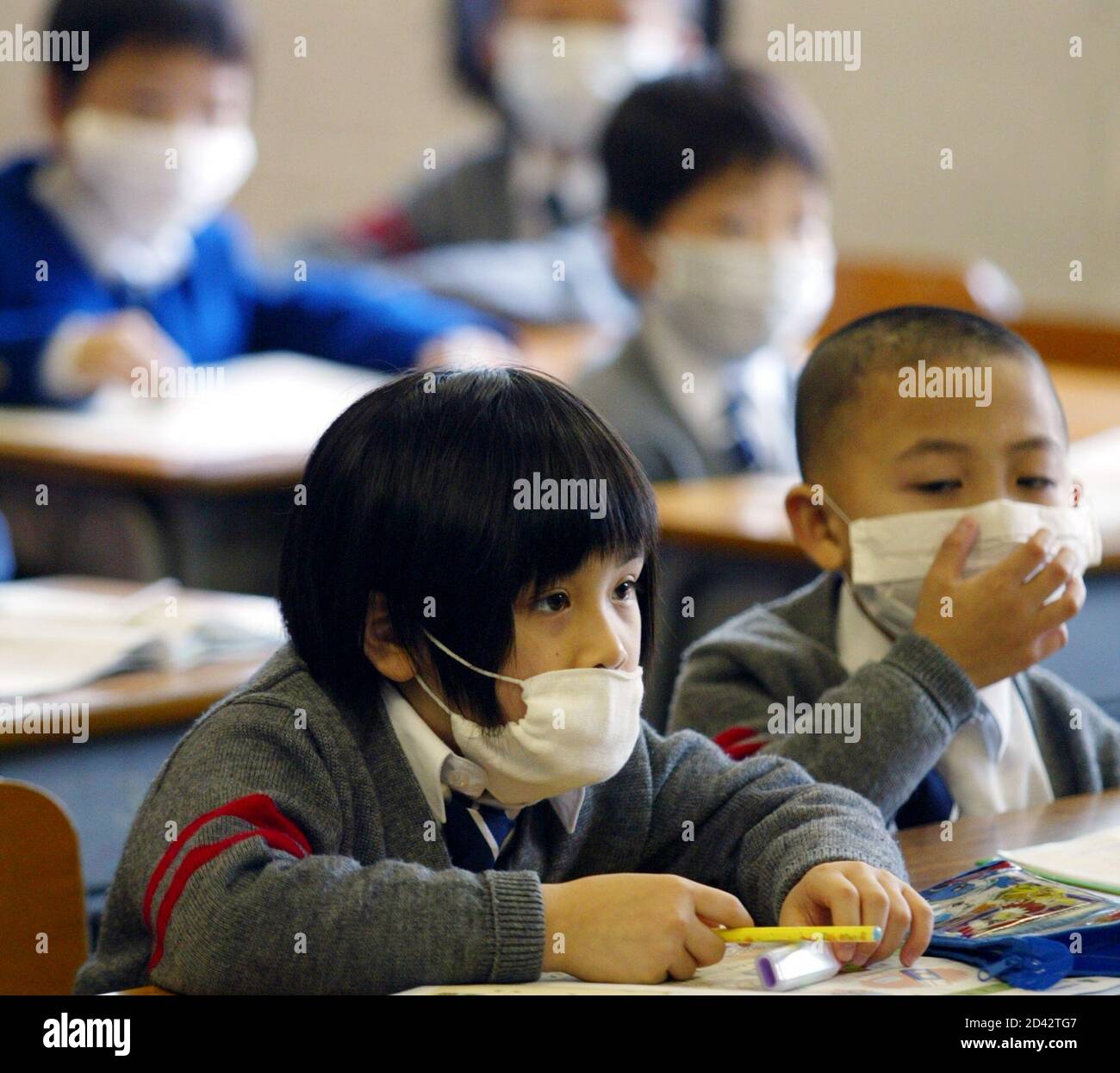 China children classroom cleaning Banque de photographies et d’images à ...