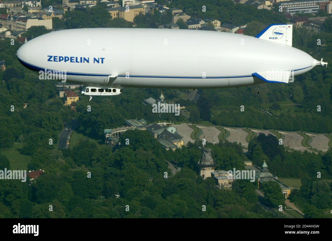 Dirigeable Zeppelin Nt Banque d'image et photos - Alamy
