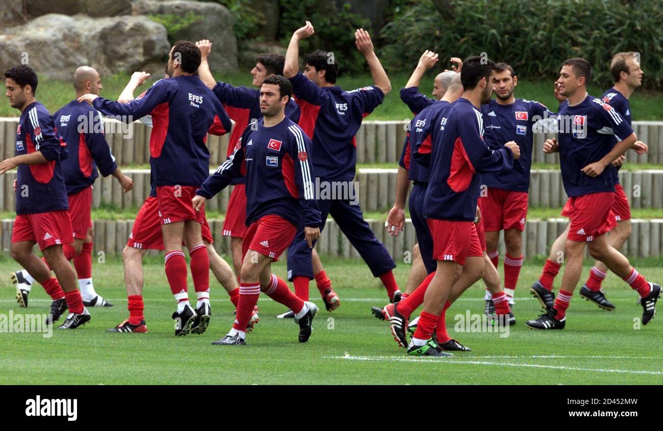 Turkish national soccer team players Banque de photographies et d ...