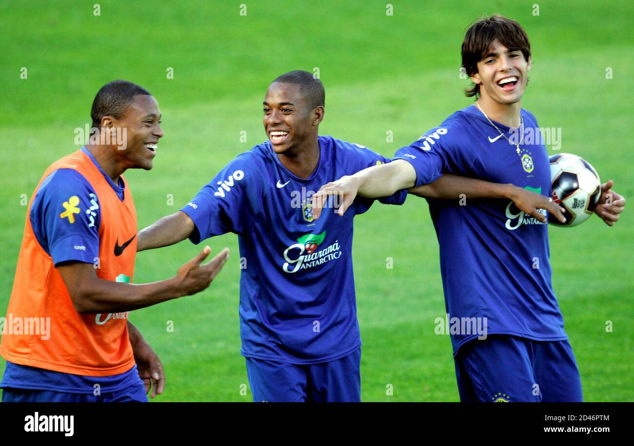 Brazilian soccer players kaka robinho Banque de photographies et d ...