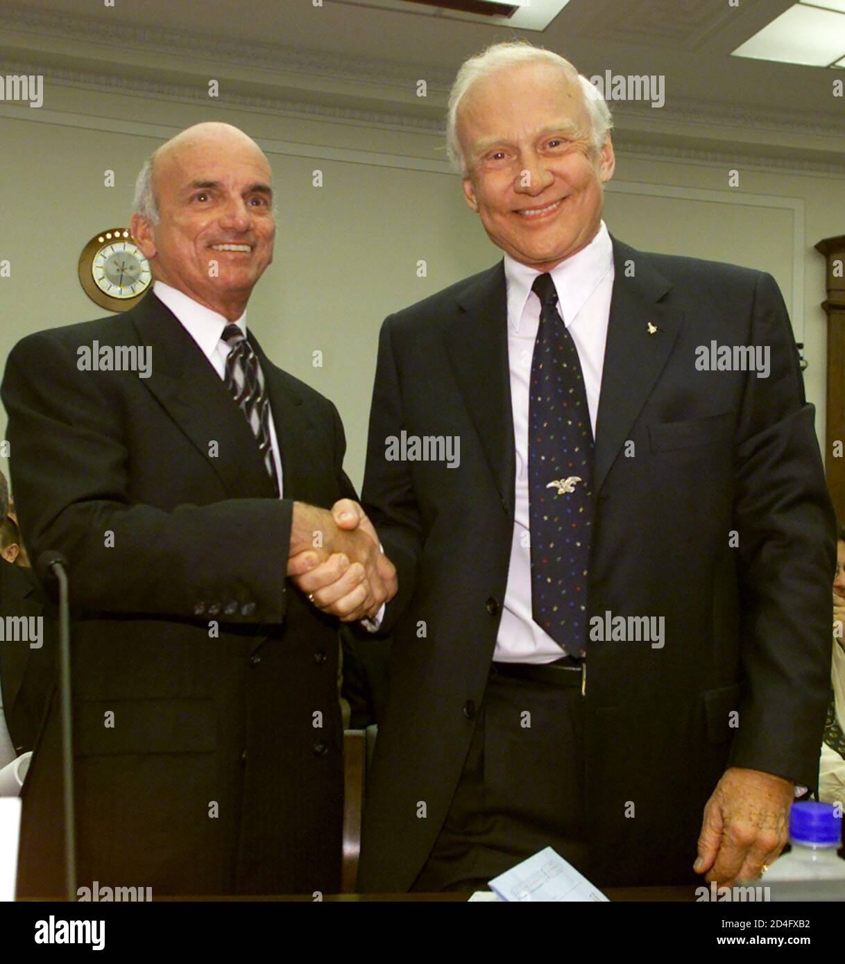 Dennis tito Banque de photographies et d’images à haute résolution - Alamy